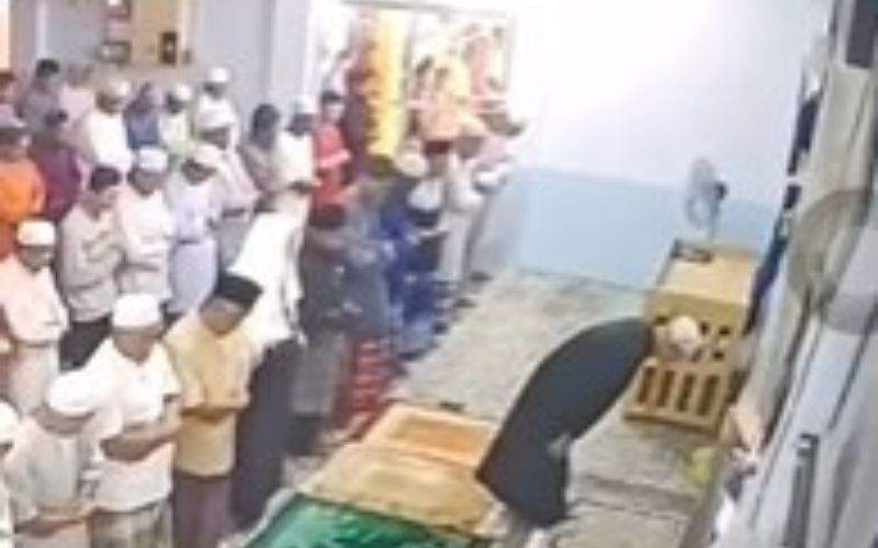 Imam meninggal ketika solat Jumaat di Masjid Felda Lembah Klau - SAHIH