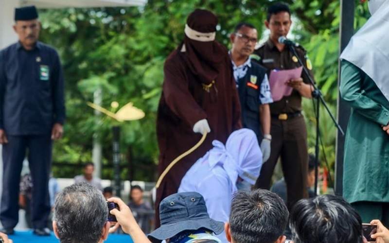 DISEBAT 100 KALI SETELAH DIDAPATI BERSALAH MELAKUKAN ZINA - SAHIH