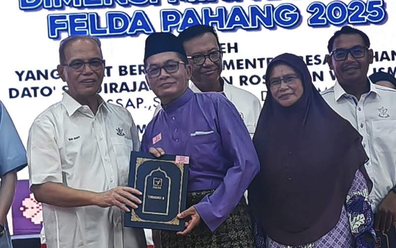Penantian 38 Tahun Berakhir, 195 Peneroka FELDA Triang 3 Terima Suratan ...