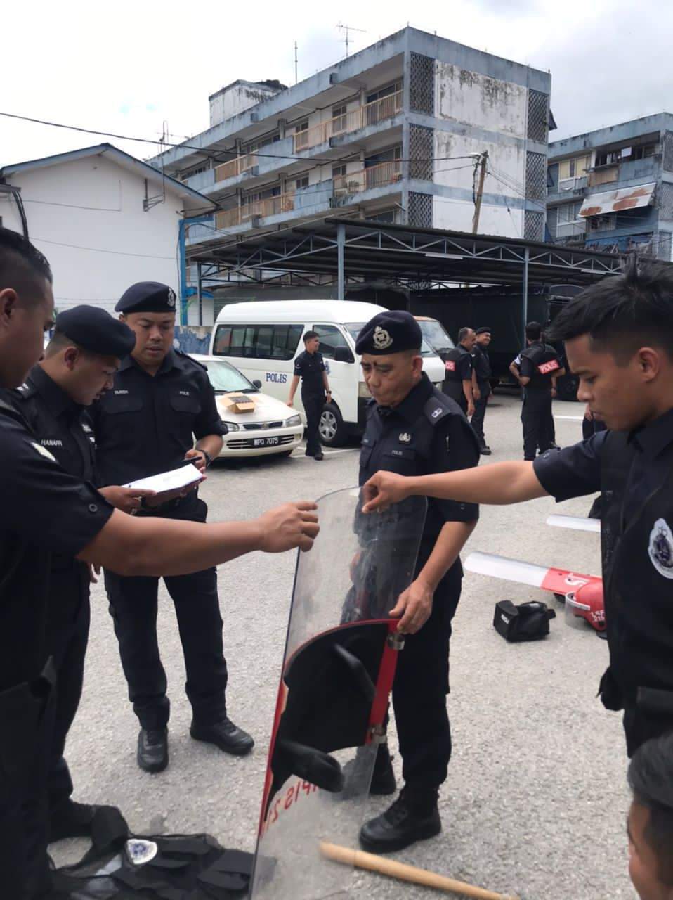 Polis Lipis tingkat kendali latihan bom asap persiapan PRU ke-15 - SAHIH