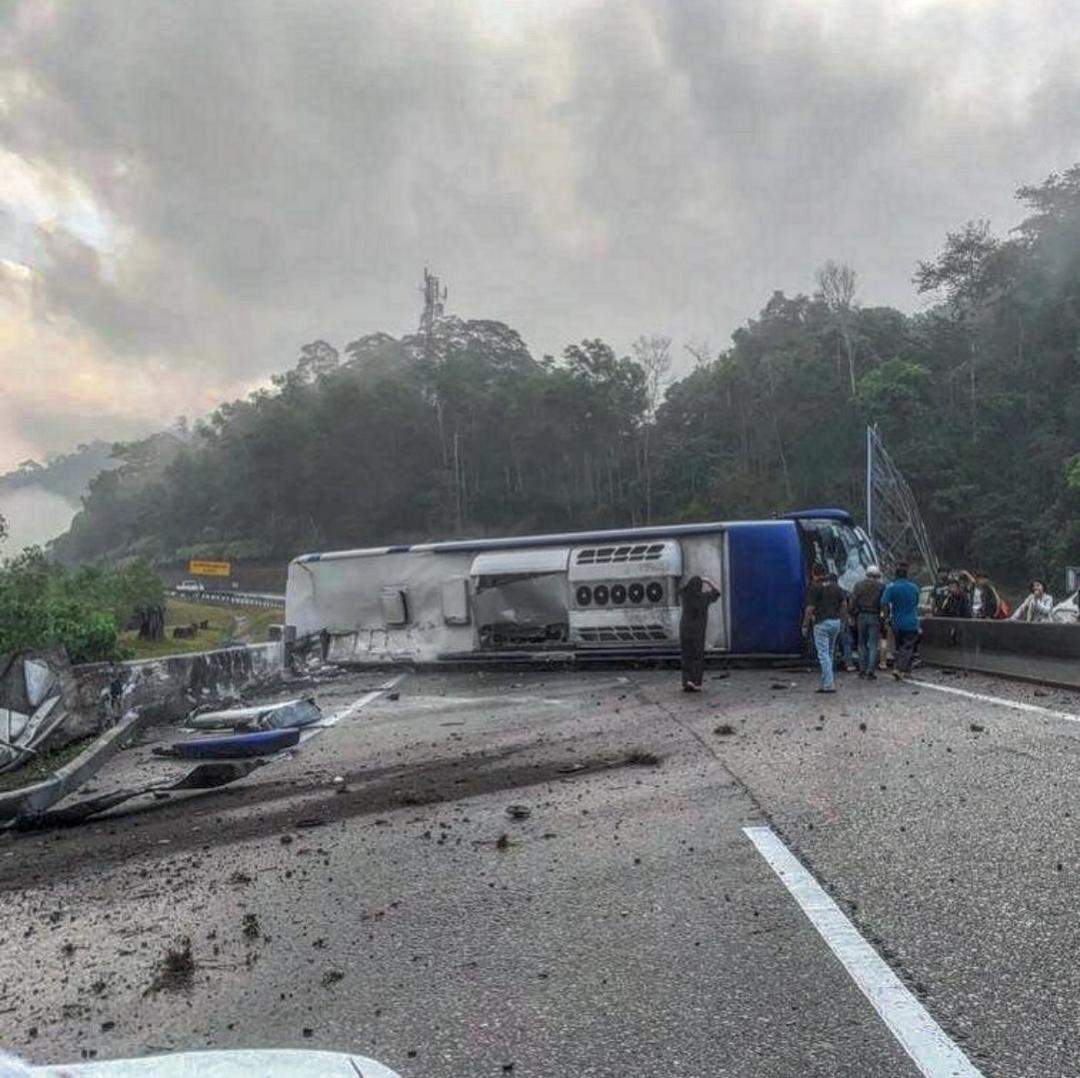 Bas Persiaran terbalik, dua maut, 11 cedera - SAHIH
