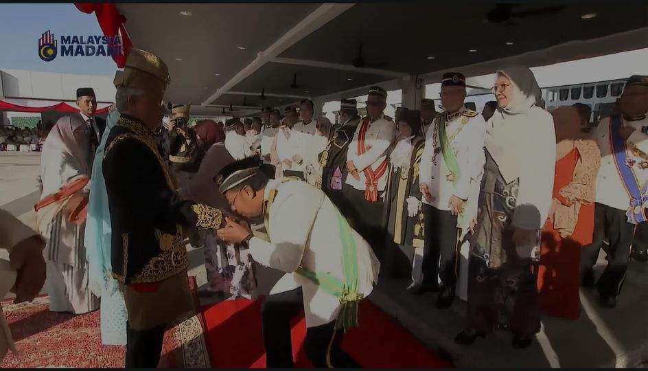 Al-Sultan Abdullah dan Tunku Azizah yang bakal dirindui - SAHIH