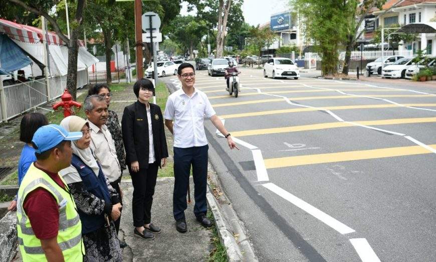 Masih ramai tak tahu apa maksud garisan ‘zigzag’ di jalan raya, ini ...